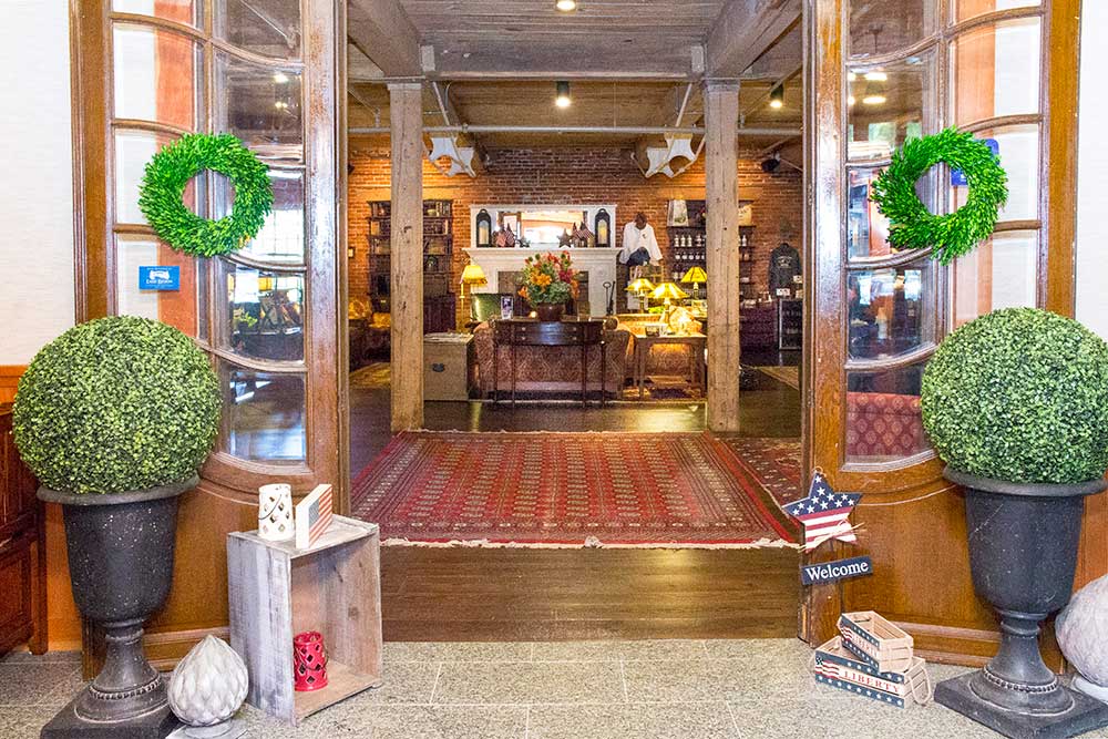 Home - The Common Man Inn Claremont