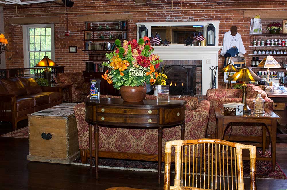 Home - The Common Man Inn Claremont